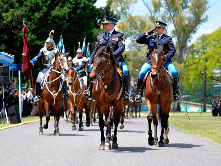 Bullrich encabezó el acto central por el 204º aniversario de la Policía ...